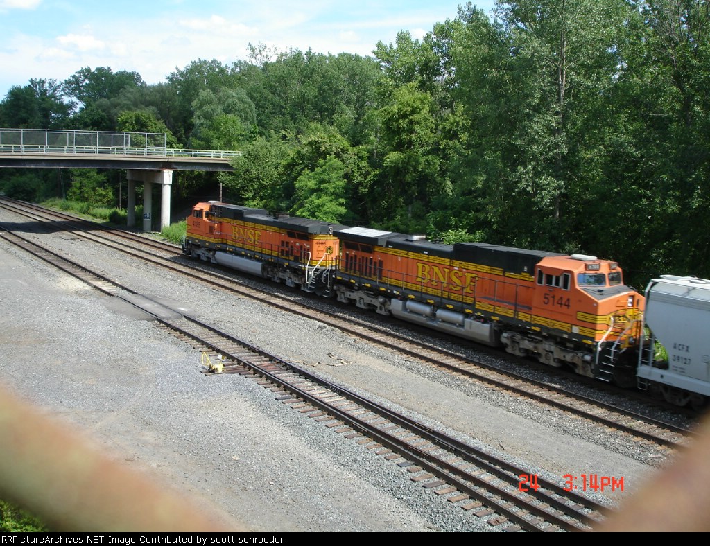 BNSF 5144 & BNSF 4185 lead Q380 EB